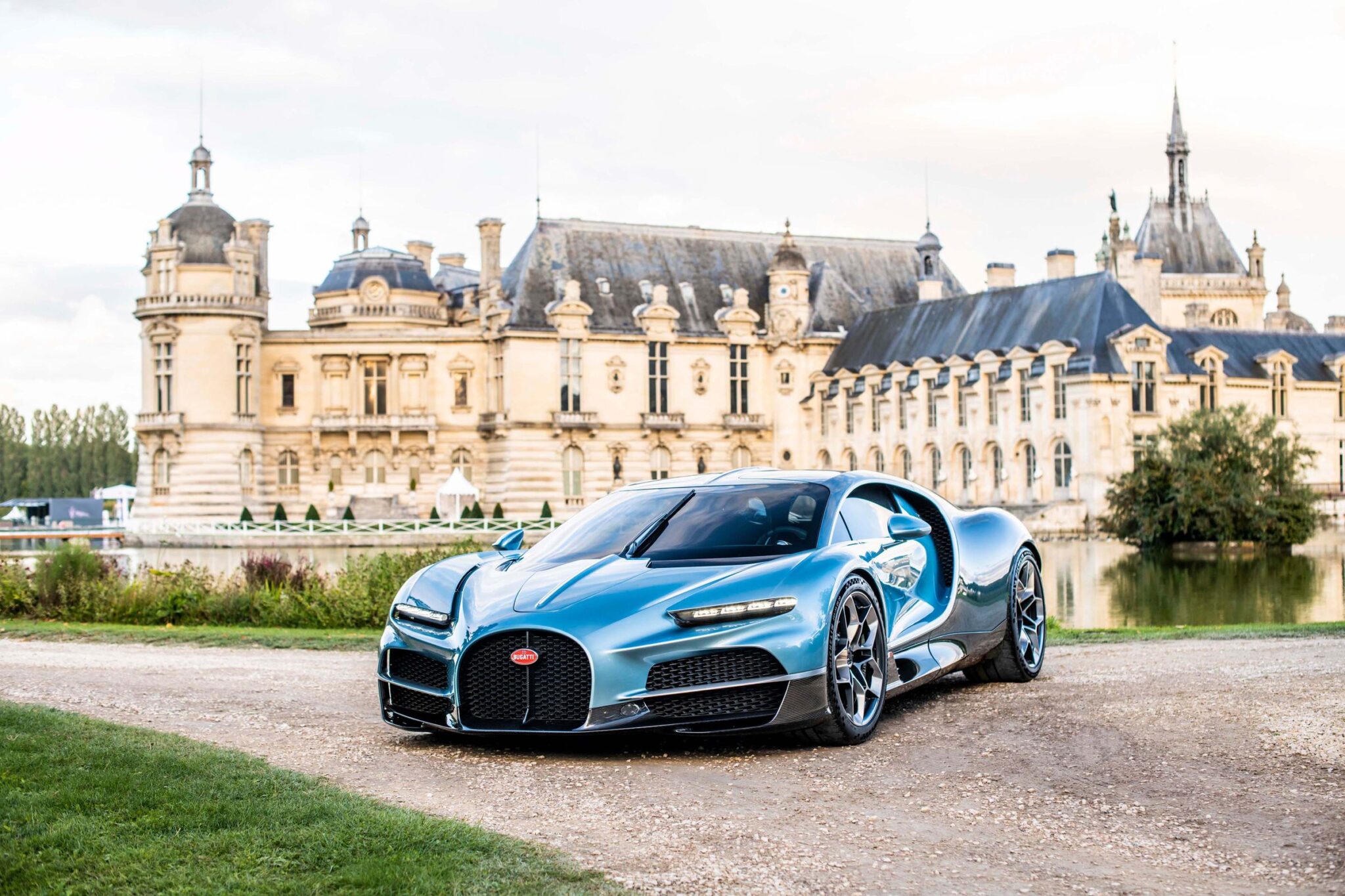 Bugatti's V16 Hybrid Hypercar: The $4 Million Middle Finger to Electric ...